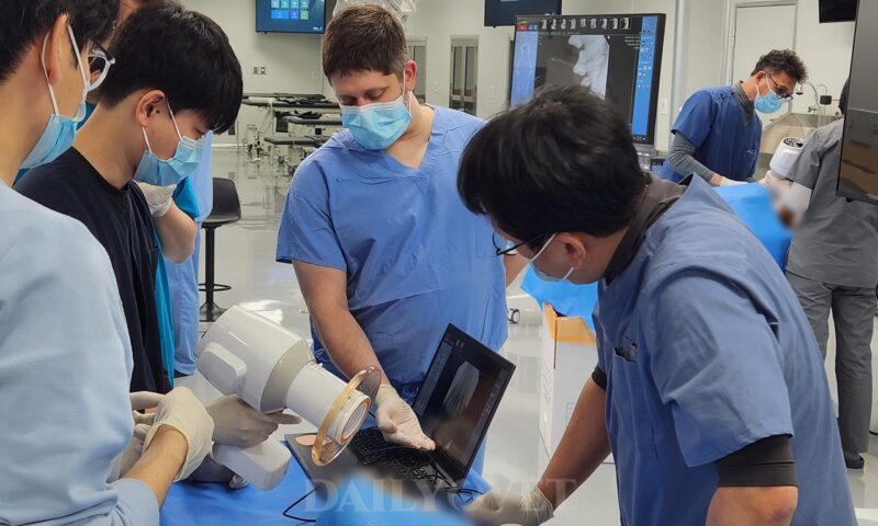 ISVPS 치과·구강외과 국제 인증 과정 시작..크리스 스나이더 교수 강의 – 데일리벳